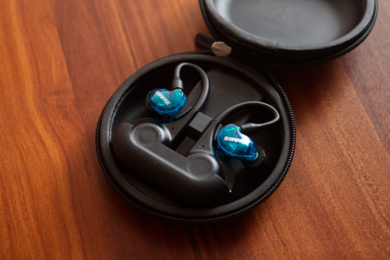 Shure Aonic 3 vs SE215 – Which One is Good? - UBG